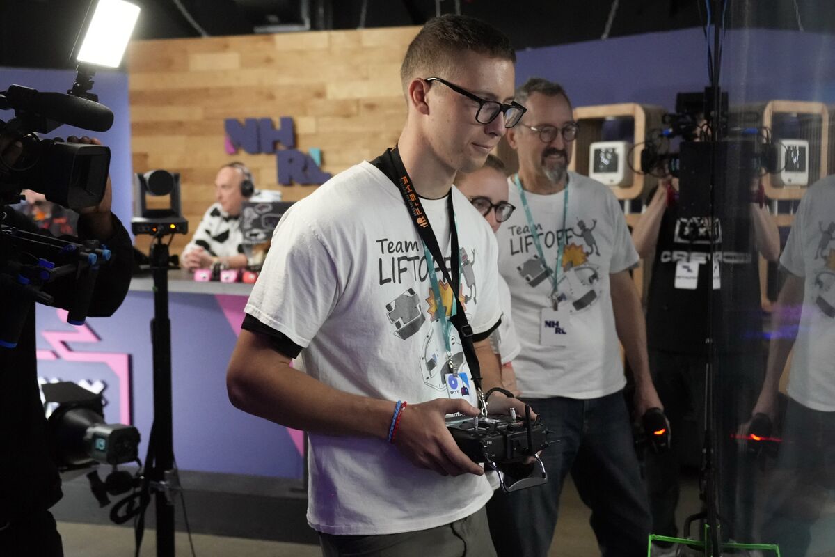 File:Competitors 1.jpg - NHRL